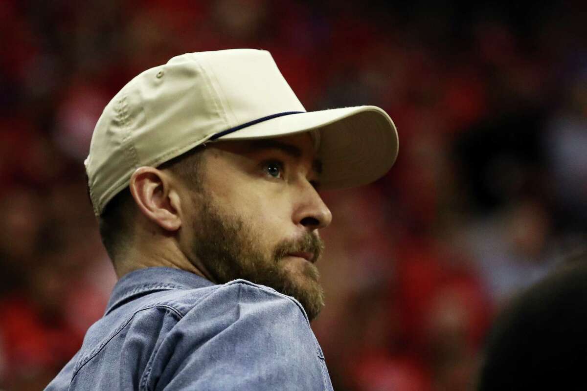 Justin Timberlake visits Santa Fe shooting victims at Clear Lake Regional