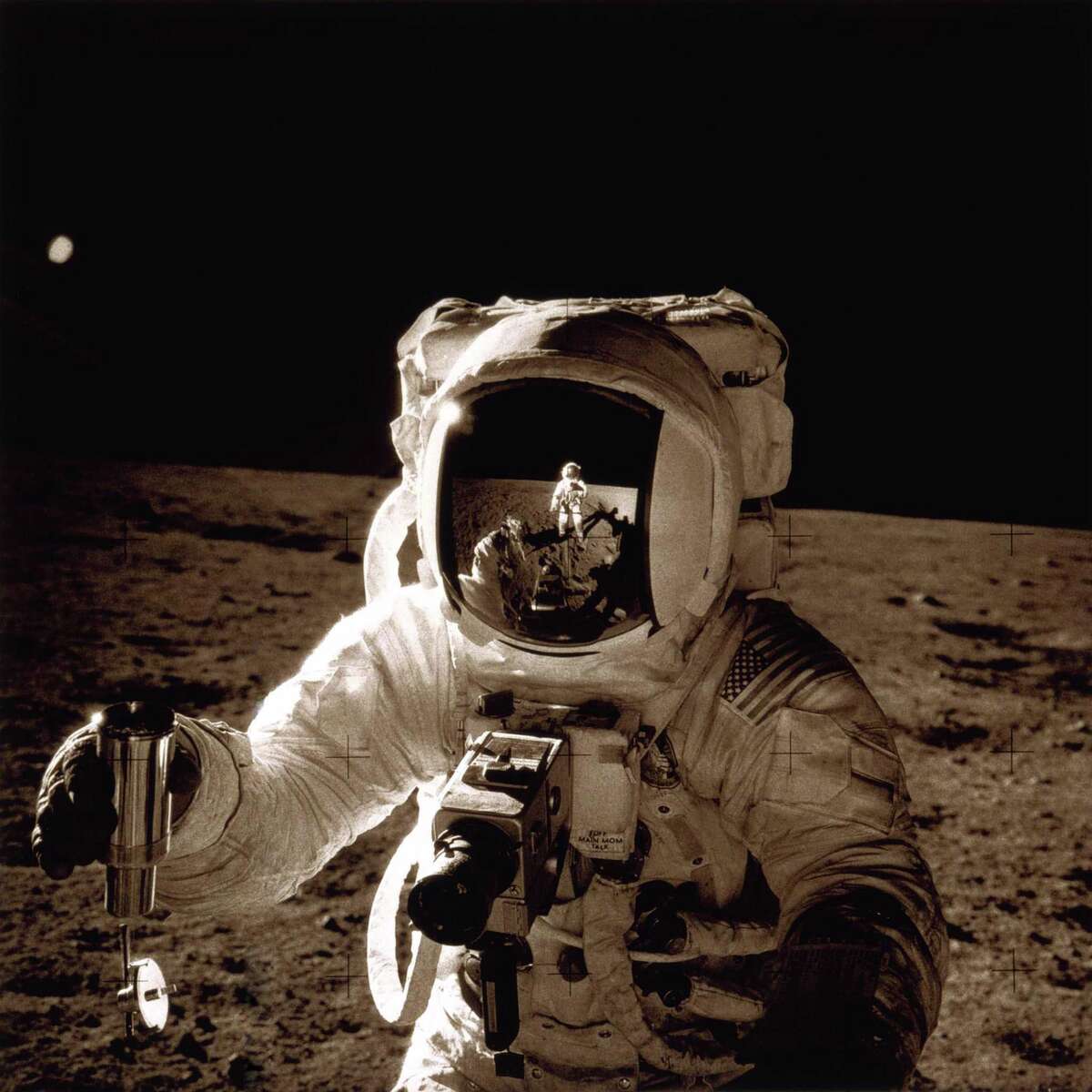 Astronaut Alan Bean, who walked on moon, dies in Houston