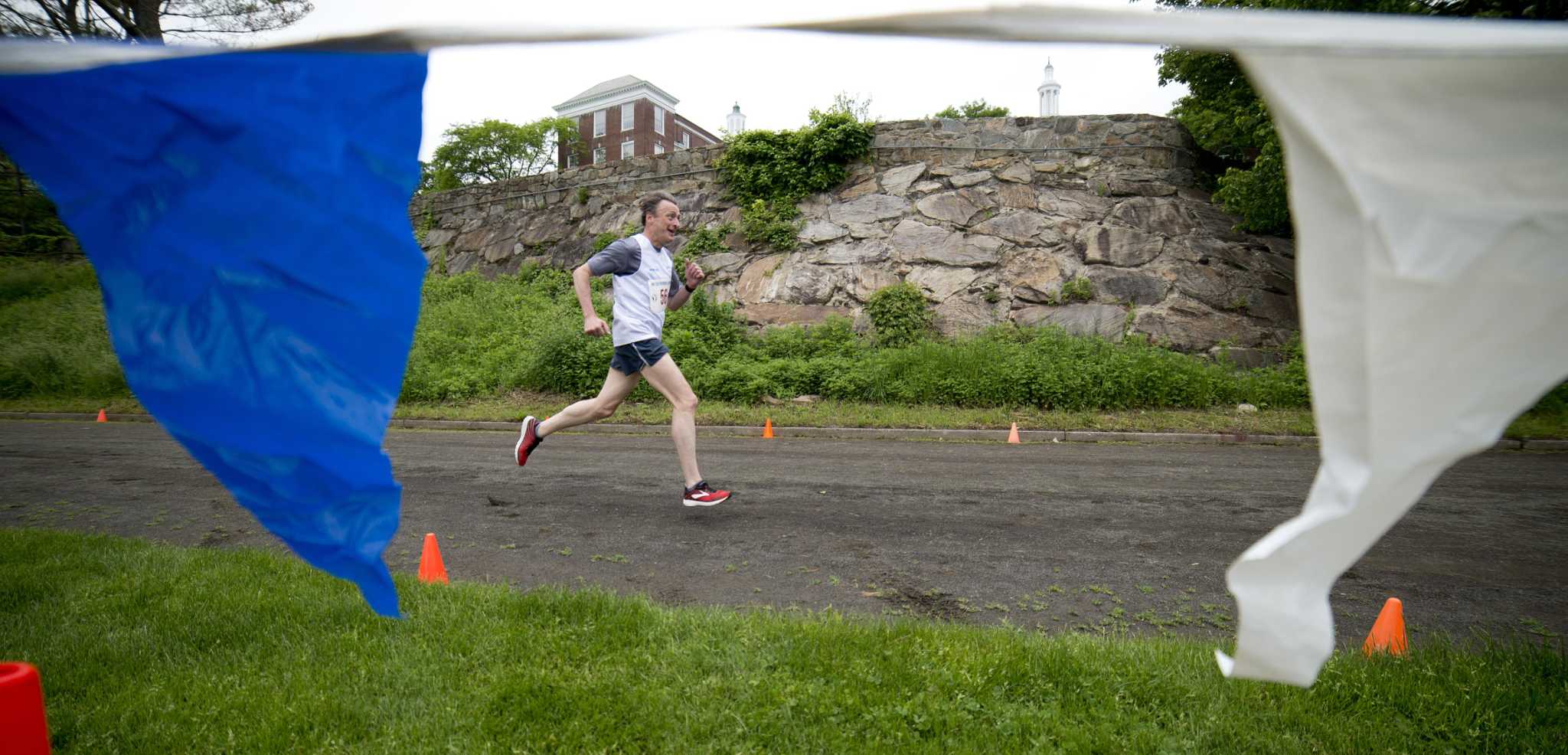 Ott wins Jim Fixx race; Cos Cob’s Captain takes woman’s title