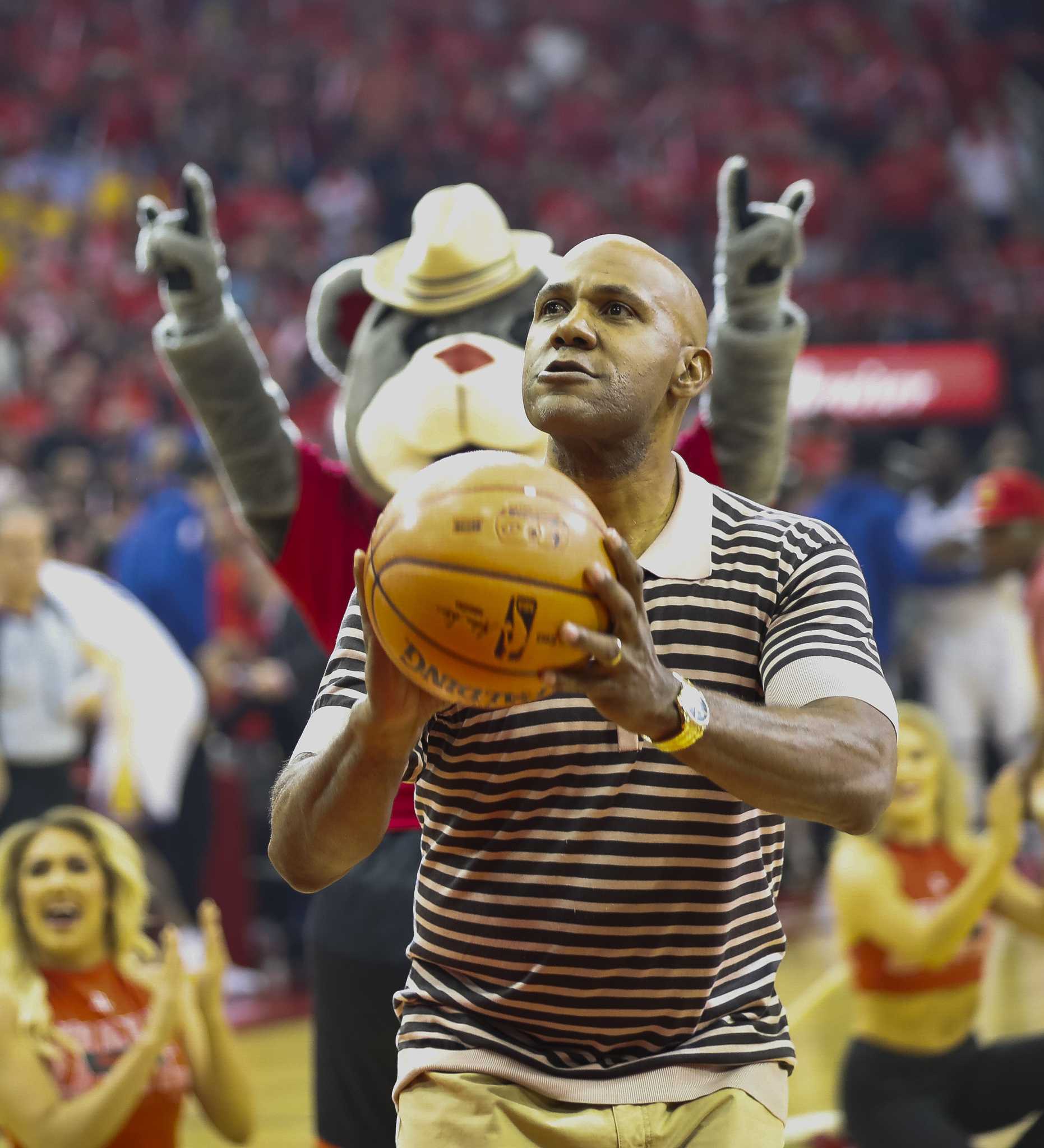 Mario Elie hits Rockets' 'First Shot,' gives Kiss of Death