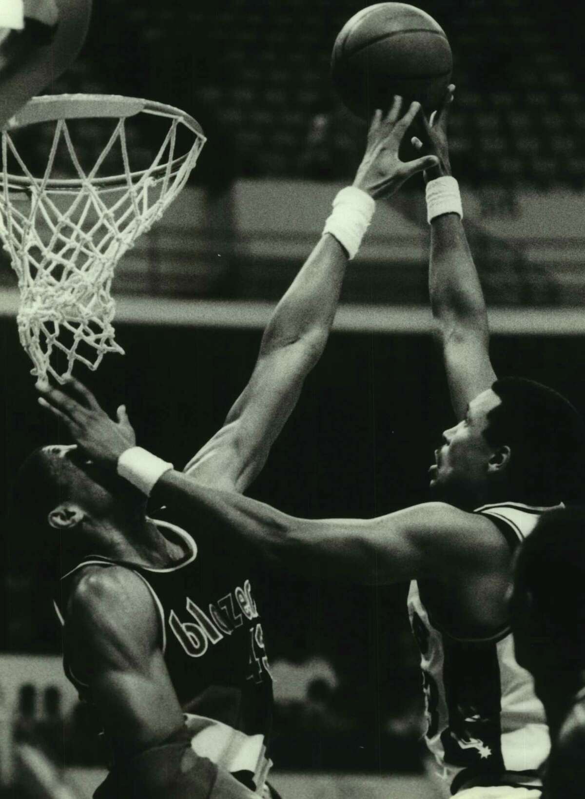 Former Spur Thompson happy to be known as father of NBA star Klay