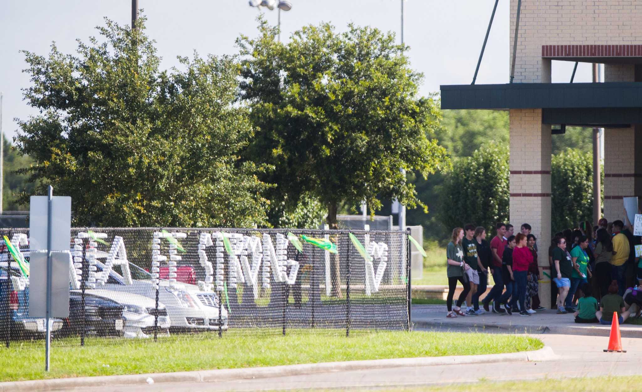 Santa Fe ISD trustees accept donation of weapons