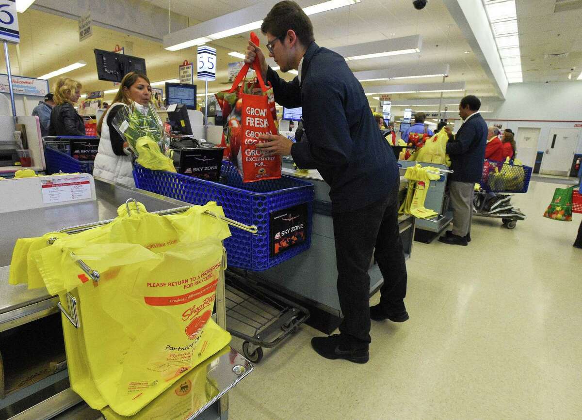 Stamford’s latest plastic-bag ban plan would apply to all retail stores