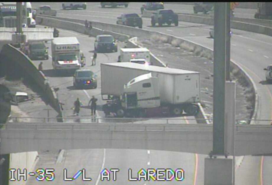 Lower Lanes Of I 35 Reopen After 18 Wheeler Crash Near Downtown San