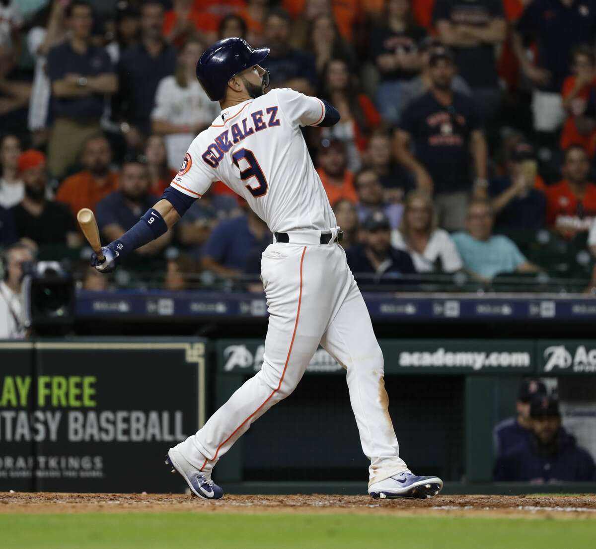 Marwin Gonzalez out Sunday; Astros confident he won't need DL stint