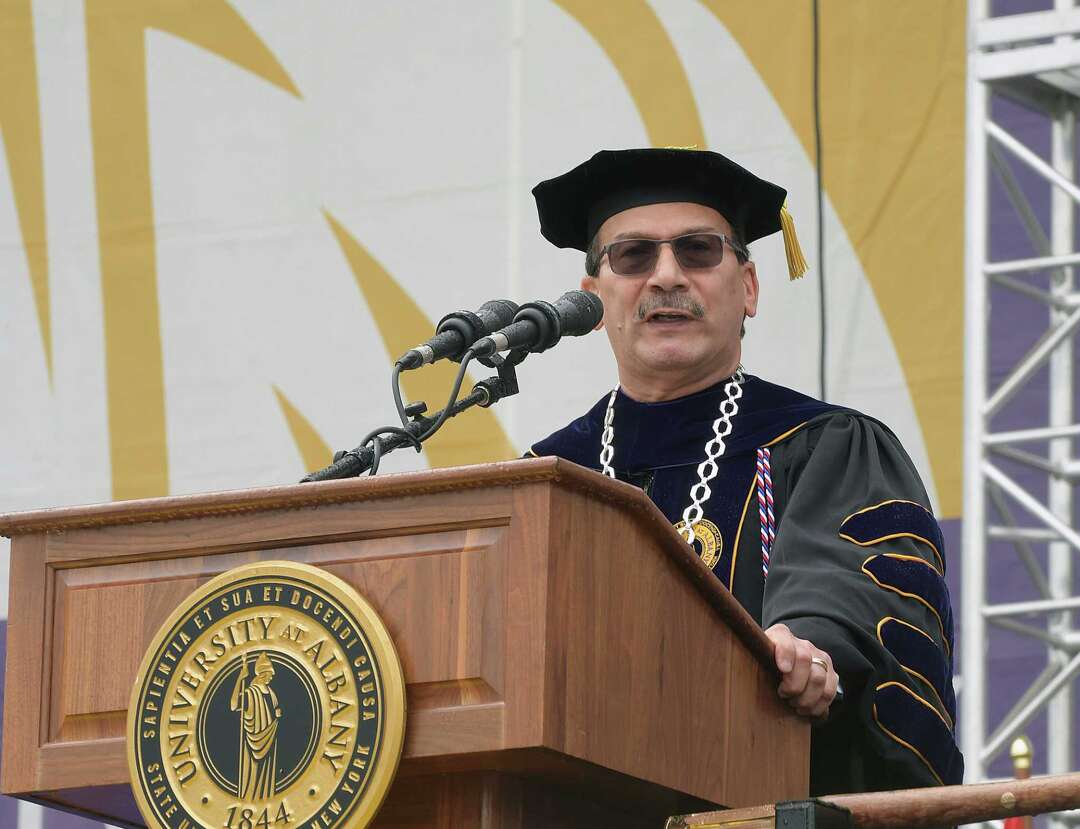 Video: UAlbany mascot-emeritus 'crashes' president's address
