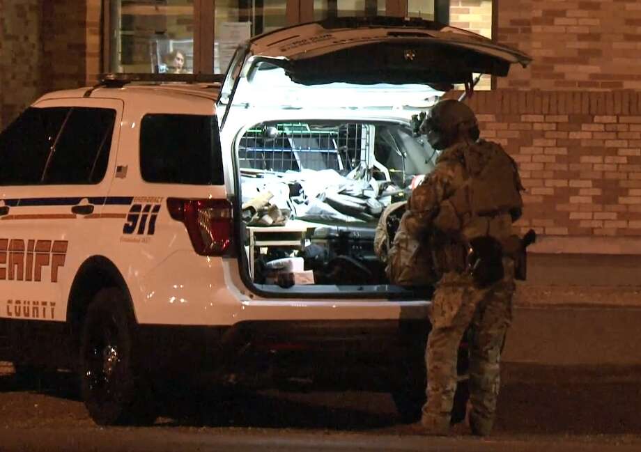 Channelview man arrested after 6-hour standoff - Houston Chronicle