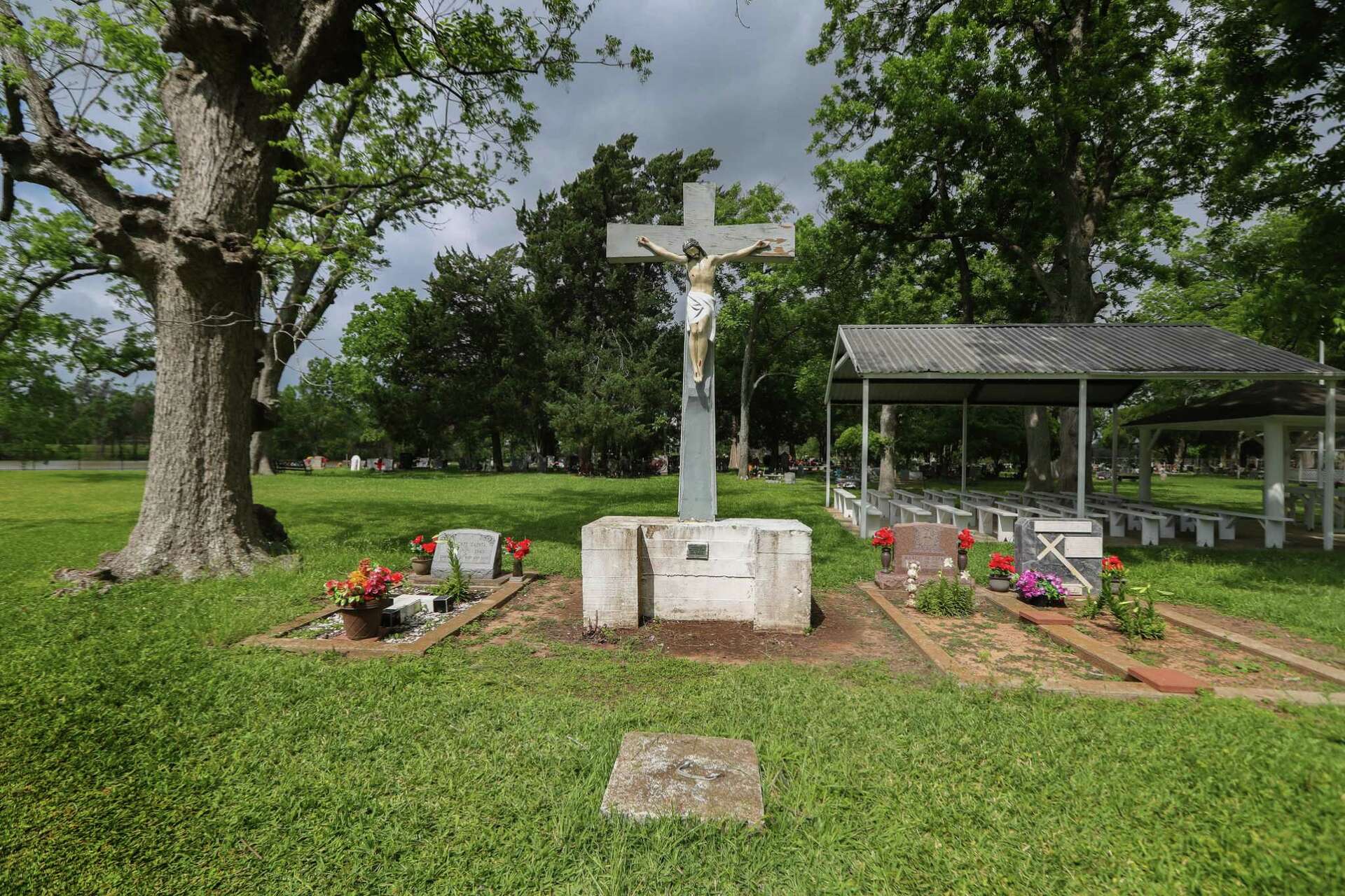 Hidden cemetery in Sugar Land tells story of its Latino history