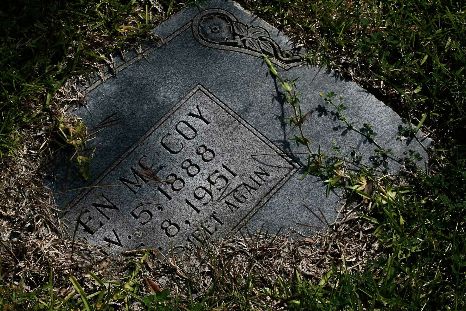 Hidden cemetery in Sugar Land tells story of its Latino history