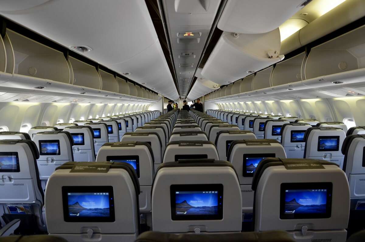 Icelandair's longest flight lands at SFO