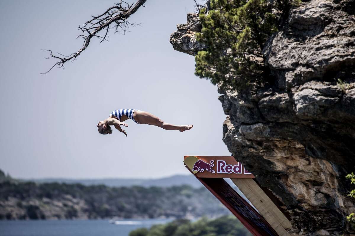 Stunning photos show people cliff diving from Texas' Hell's Gate