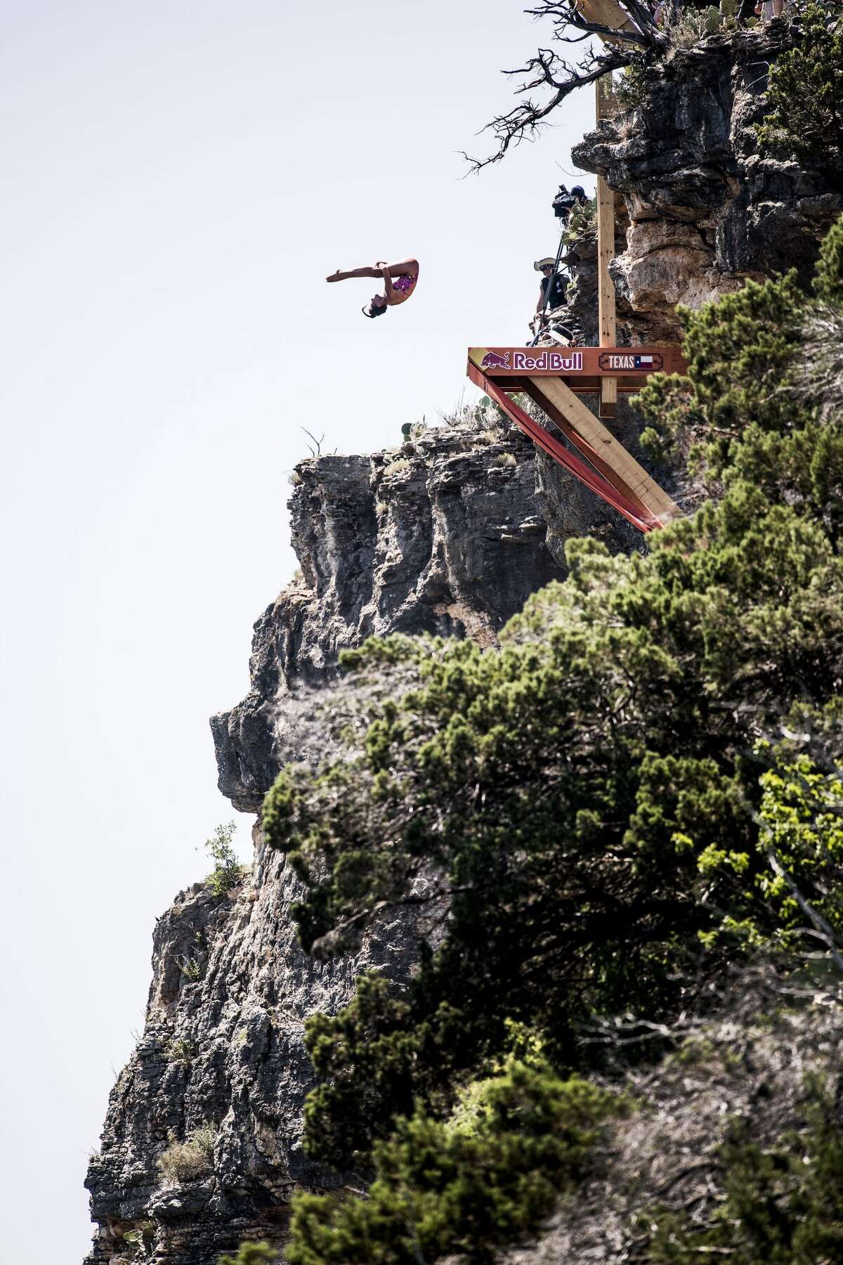 Stunning photos show people cliff diving from Texas' Hell's Gate