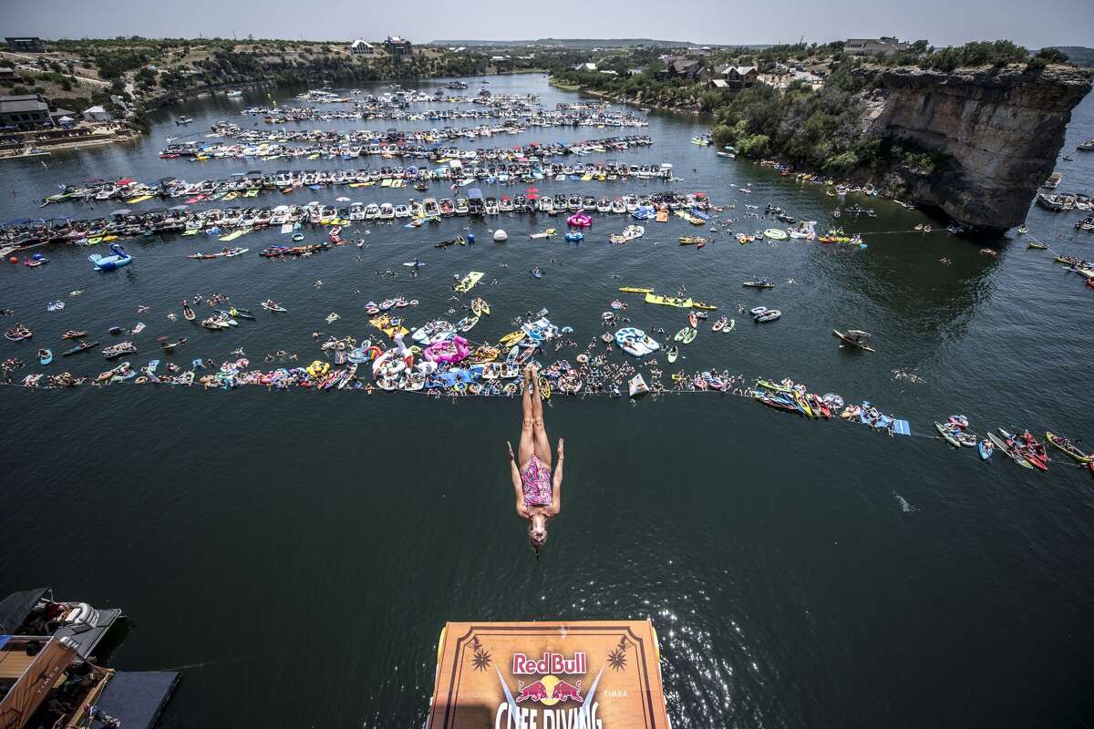 Stunning photos show people cliff diving from Texas' Hell's Gate