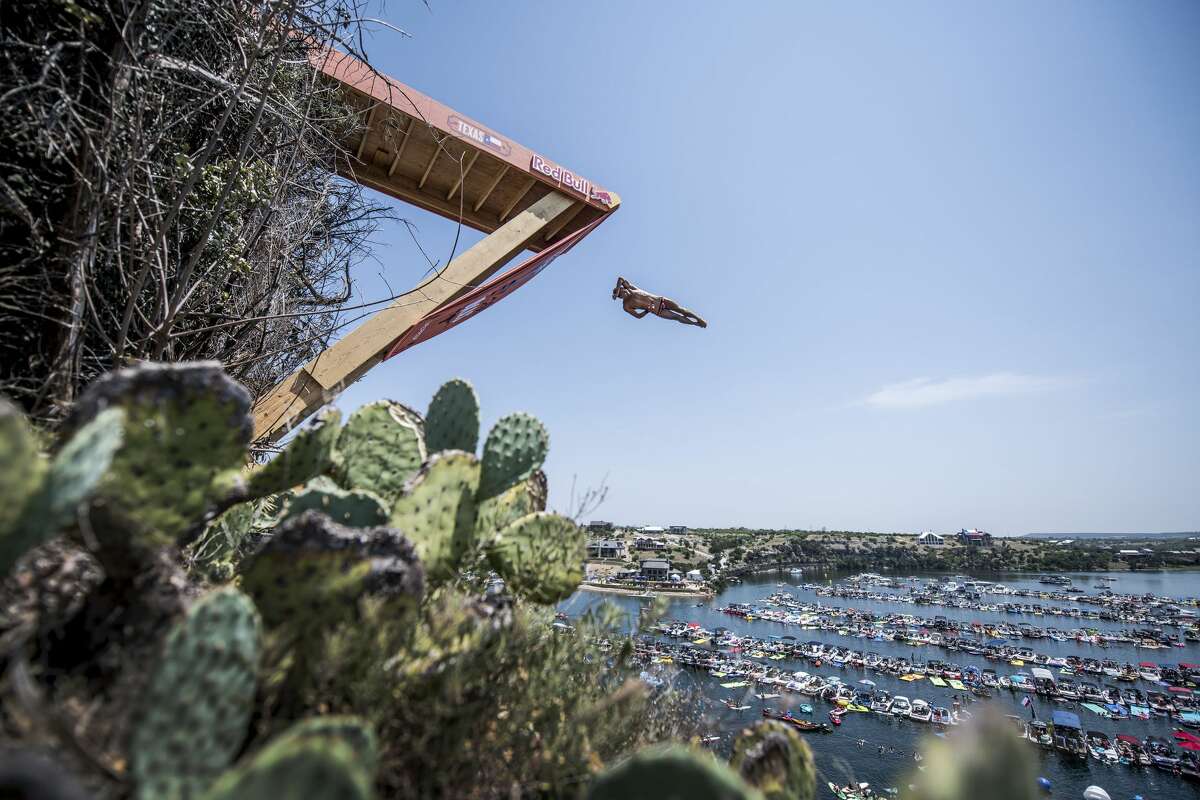 Stunning photos show people cliff diving from Texas' Hell's Gate