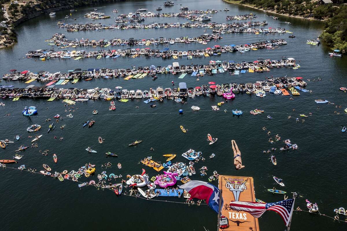 Stunning photos show people cliff diving from Texas' Hell's Gate