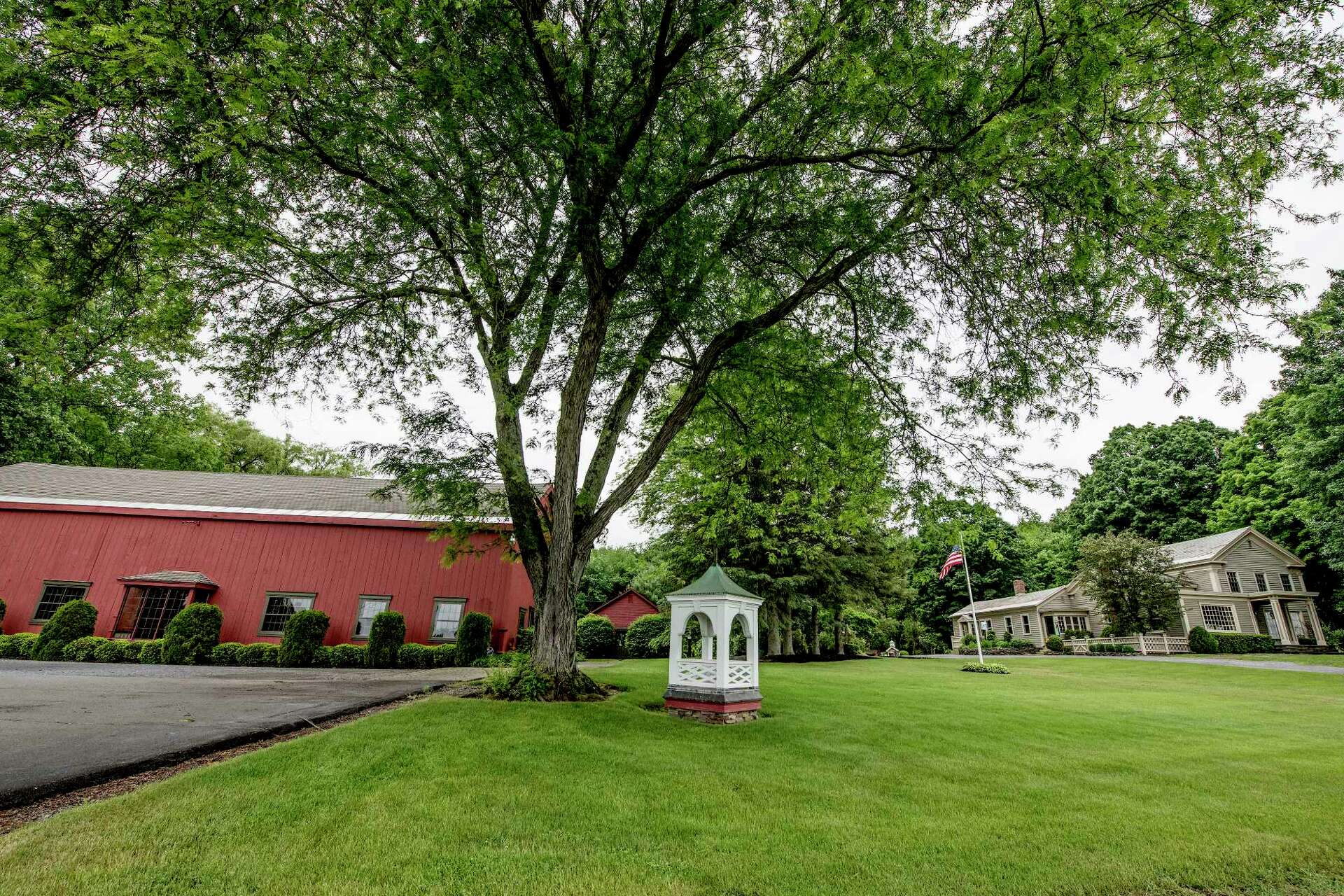 Town attempts workaround to keep S&S Saratoga Farm weddings going