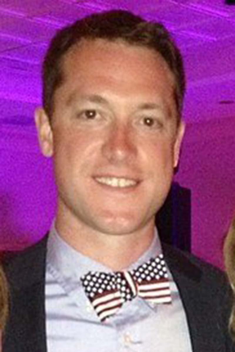 McMahon goes back to the future, hires LaPrad as new boys hoops coach