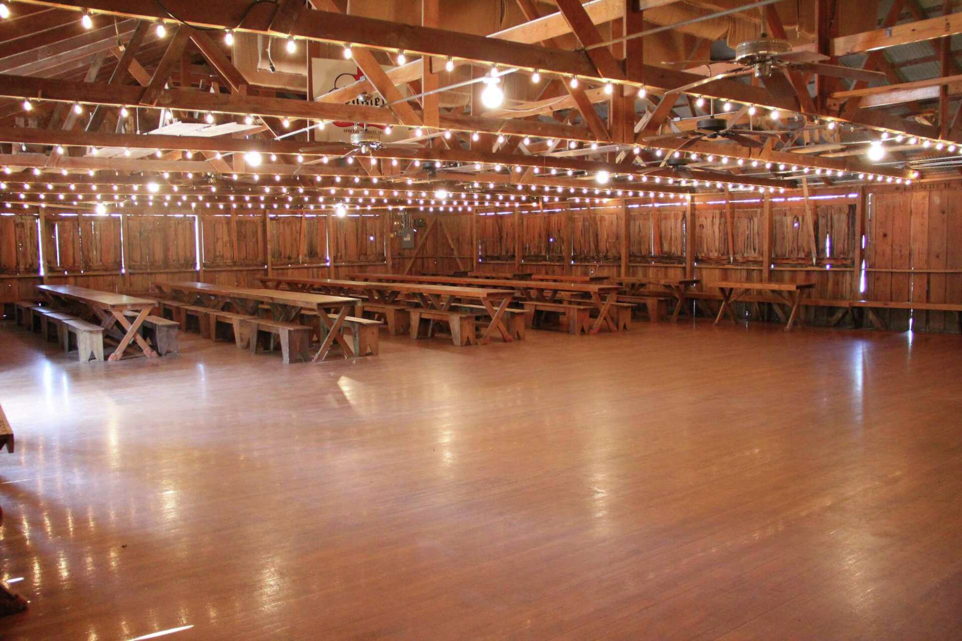 Anhalt hall wedding | Beachweddingtips.com