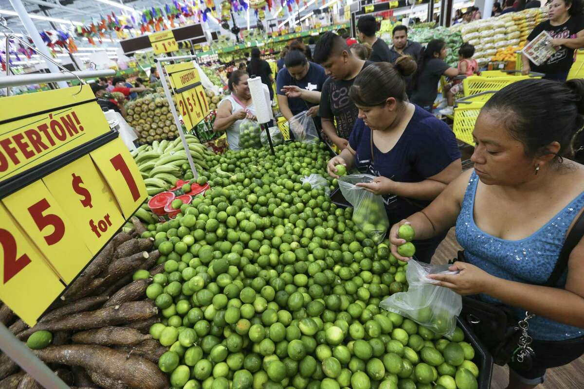 El Rancho opens first Houston supermarket to big crowds