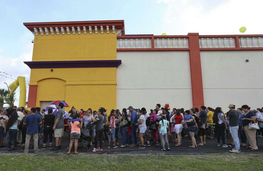 El Rancho opens first Houston supermarket to big crowds - Houston Chronicle