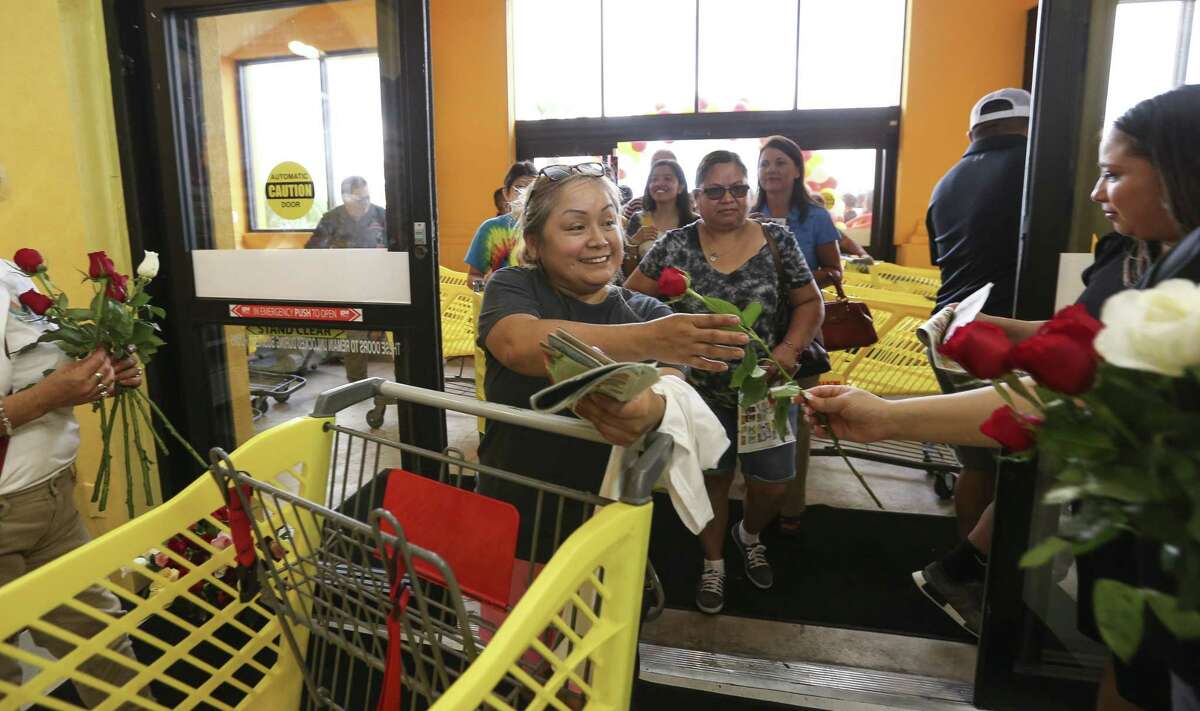 El Rancho opens first Houston supermarket to big crowds