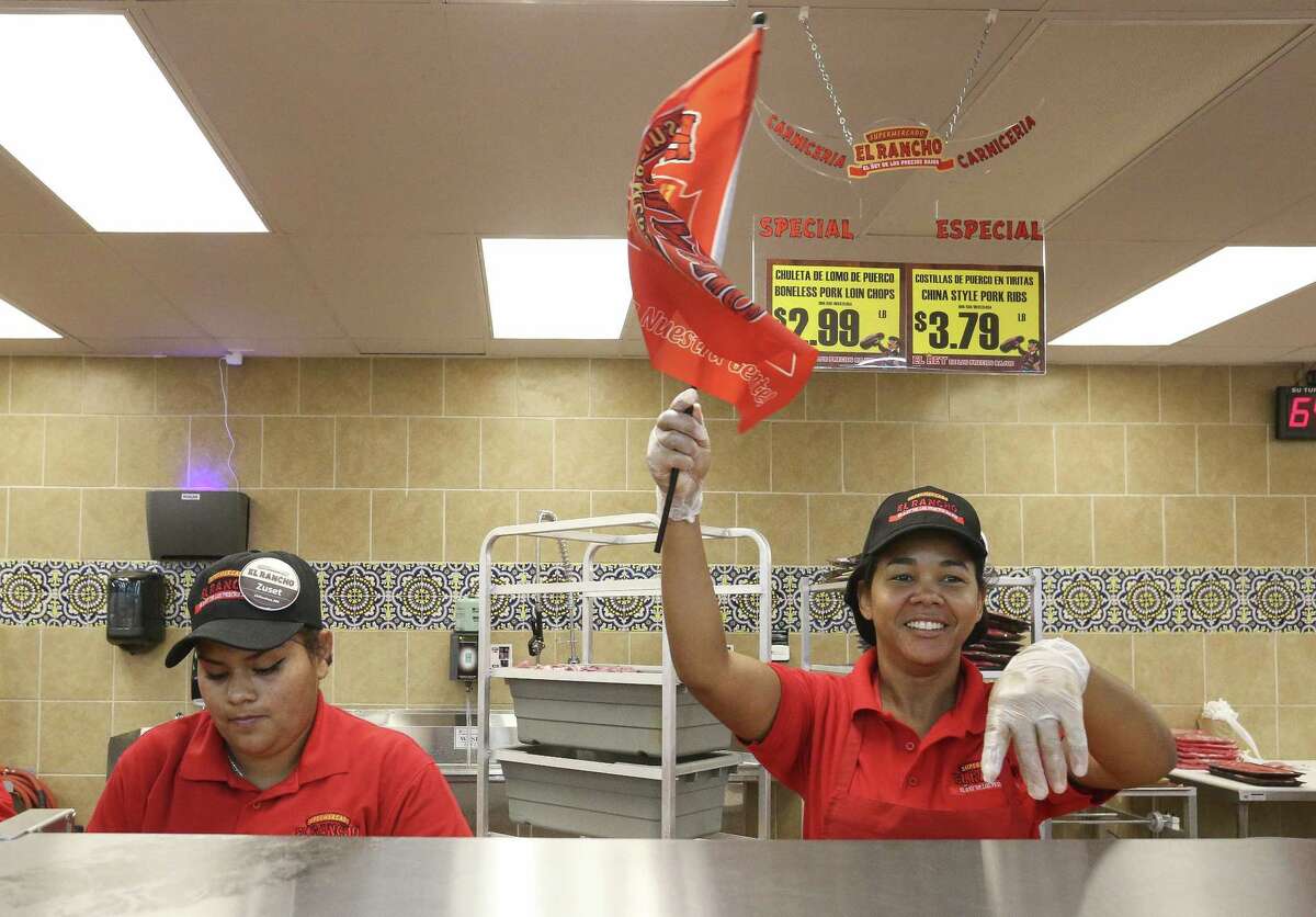 El Rancho opens first Houston supermarket to big crowds