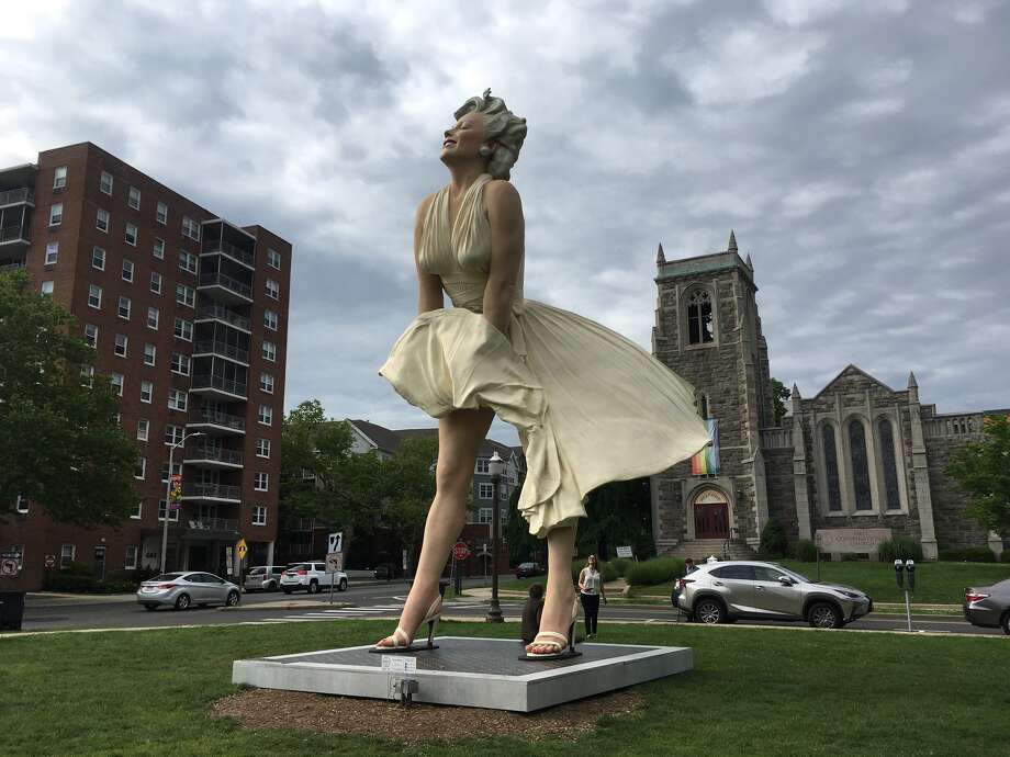 30,000 pounds of Marilyn Monroe descend on Stamford - StamfordAdvocate