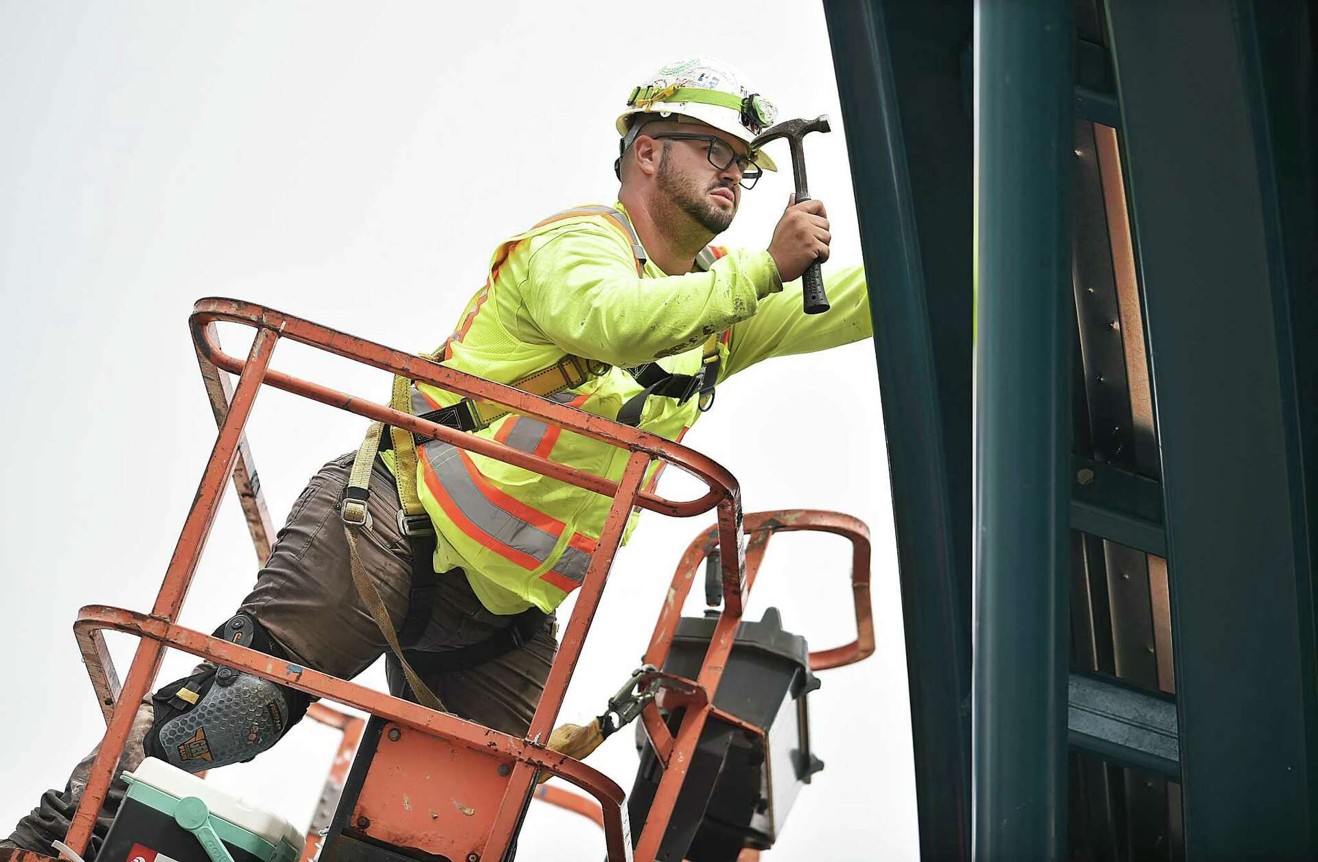 Train hits 110 mph in test run on Conn. tracks