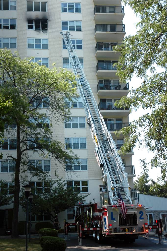 High rise fire sends 3 to hospital