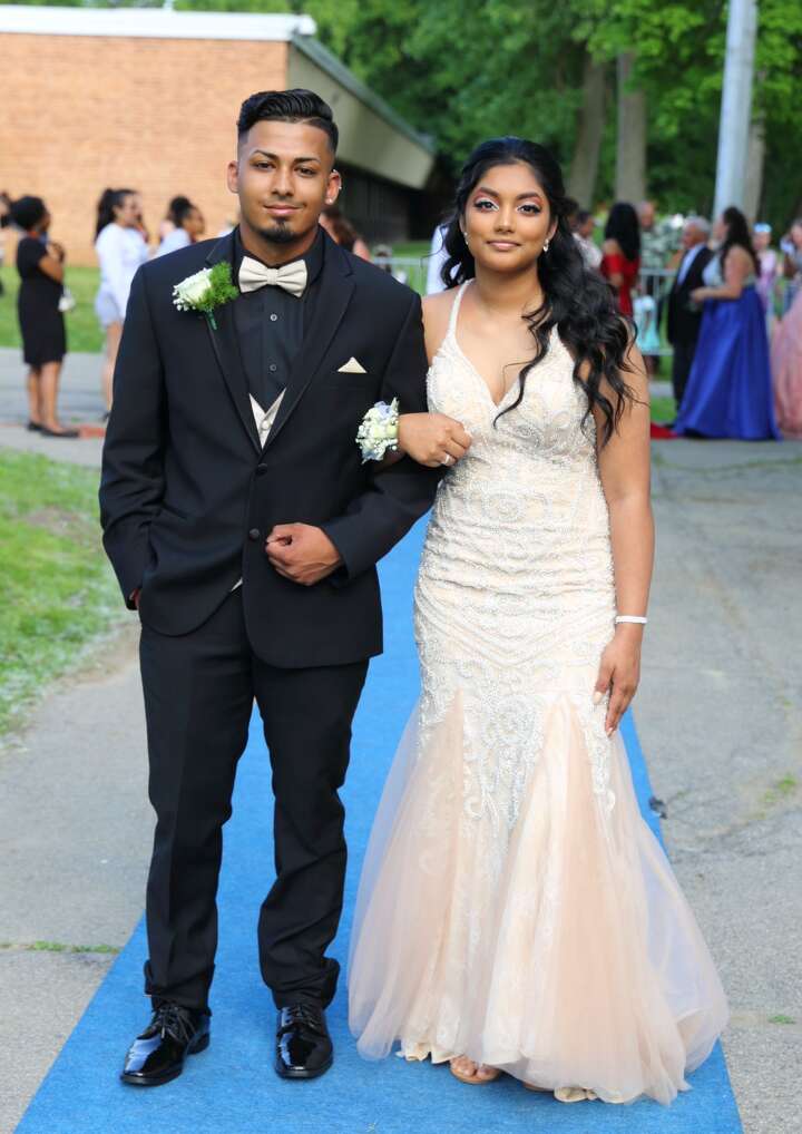 School moves prom night to avoid conflict with Ramadan