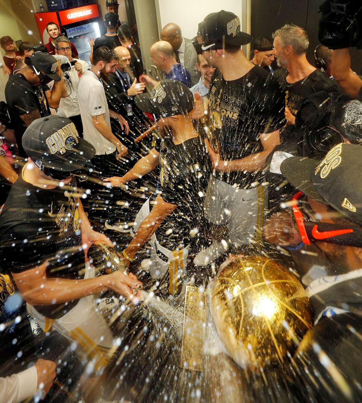 Draymond's mom tweets hilarious videos of Klay and coaches dancing ...