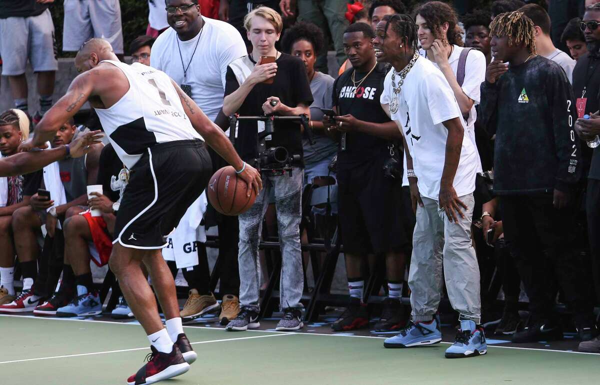 Video: Travis Scott surprises Houston fans with circus-themed ...