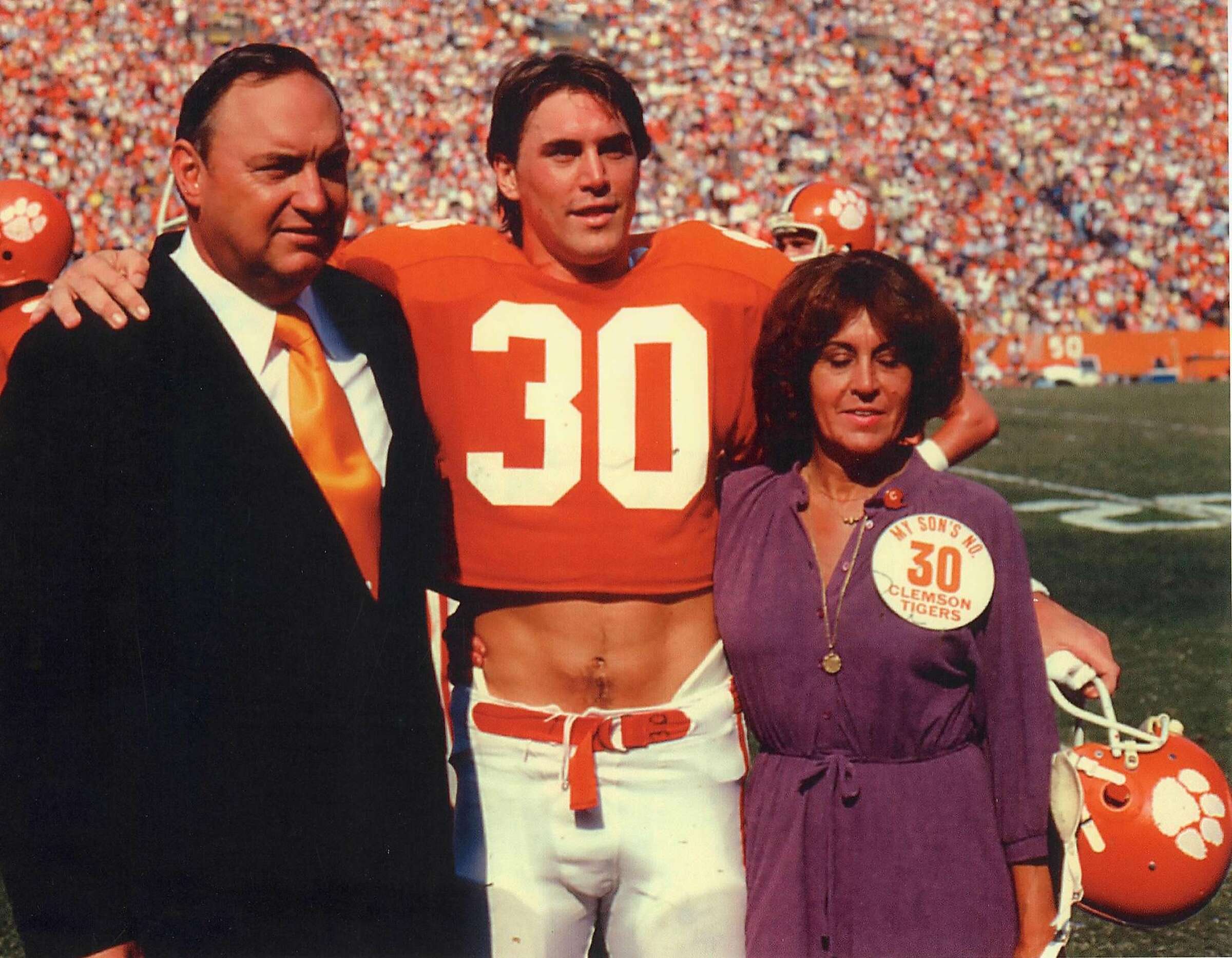 Dwight Clark buried near 'The Catch' goal post at Eddie DeBartolo's ...