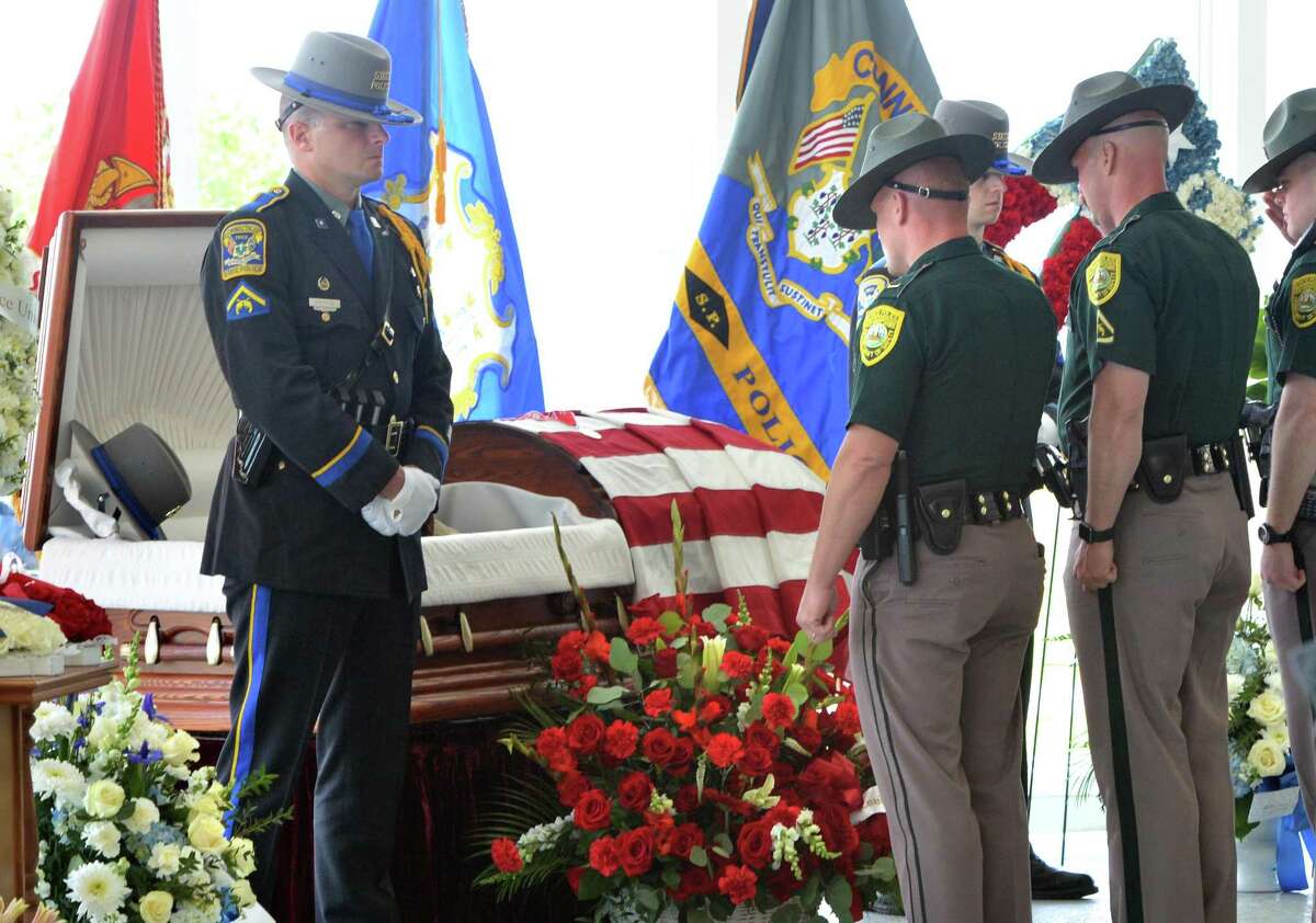 Family, first responders gather for state trooper’s wake