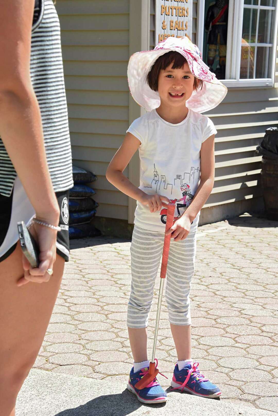 Girl vs. Robot: Mini golf game's a family tradition