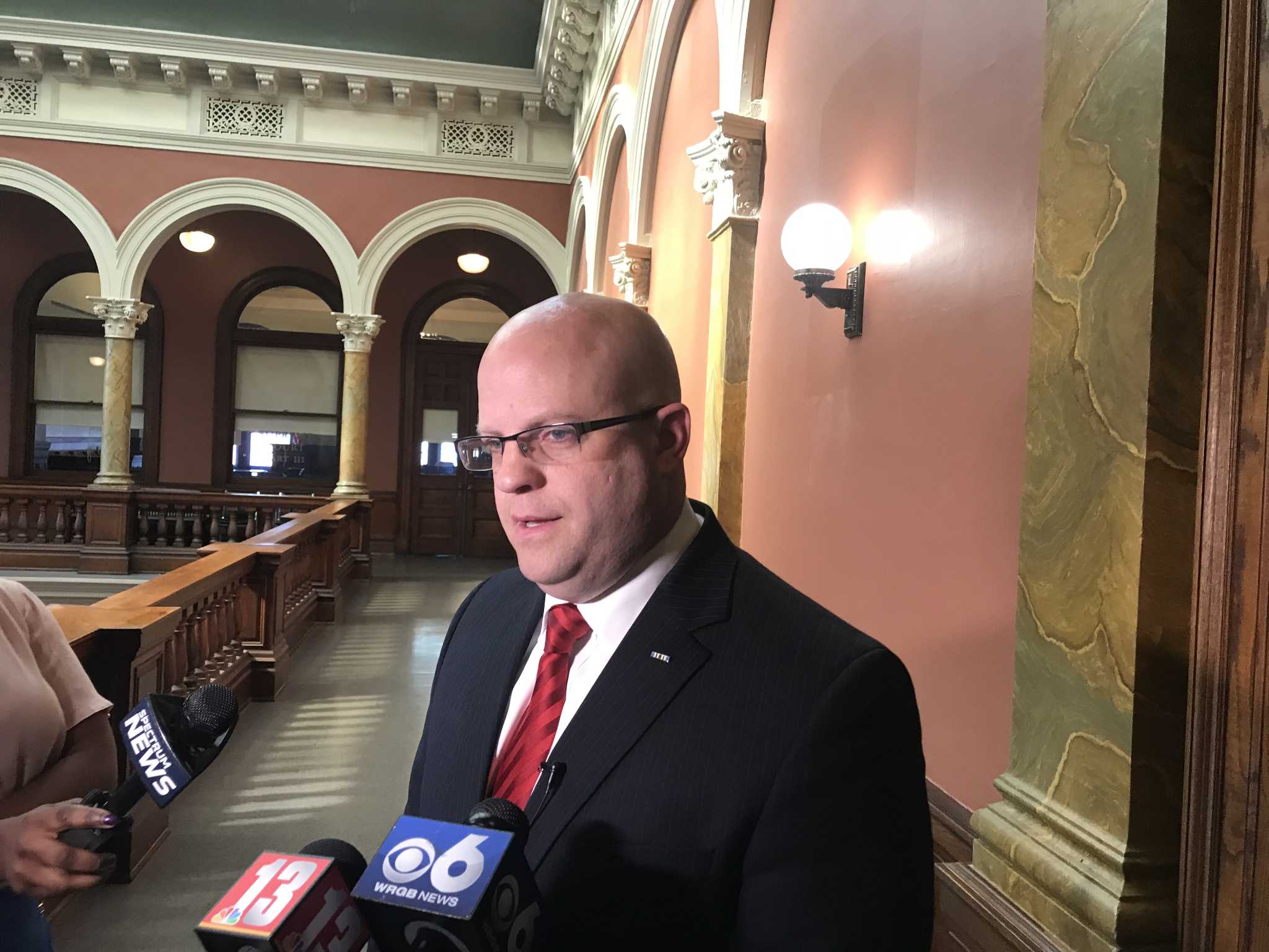 Judge dismisses case against Rensselaer County DA Joel Abelove