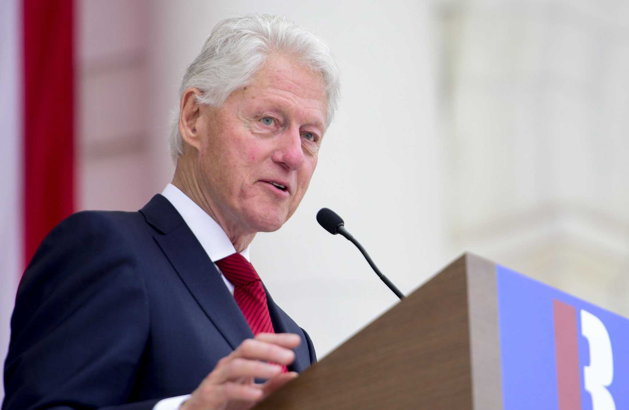 Bill Clinton talks politics and cybersecurity in S.A. appearance