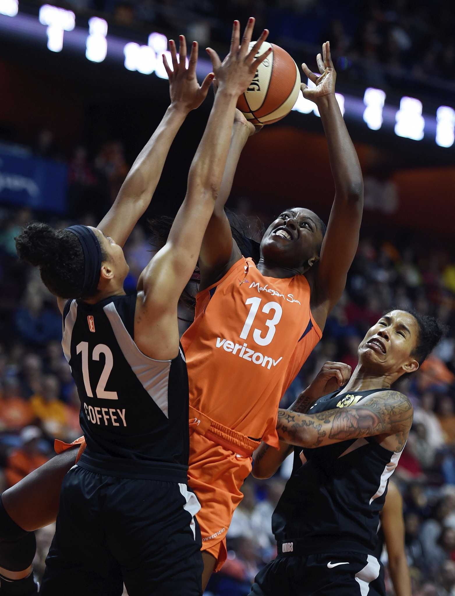 WNBA: Ogwumike, Jones hitting their stride together on 1st-place Sun