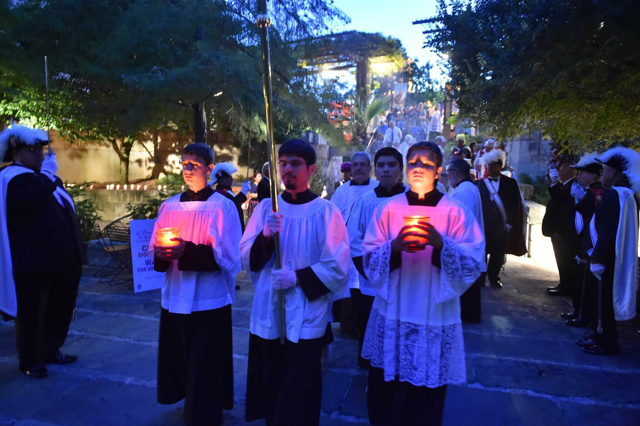 ‘La Procesión’ lights way to honor city’s patron saint