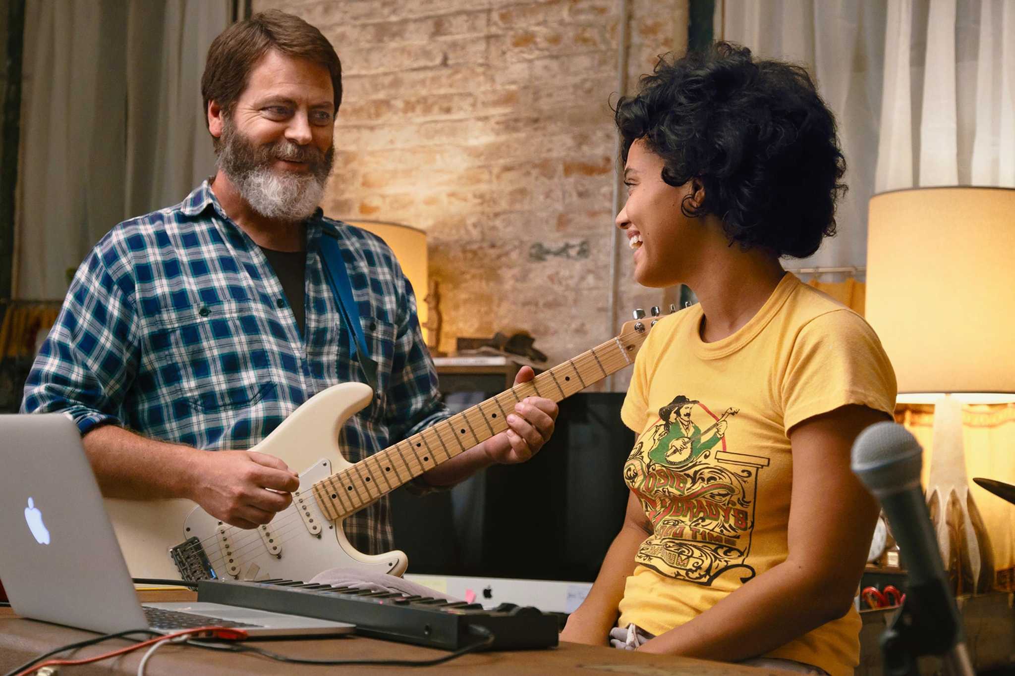 Offerman and Clemons in tune as dad-daughter songsters in ‘Hearts Beat ...