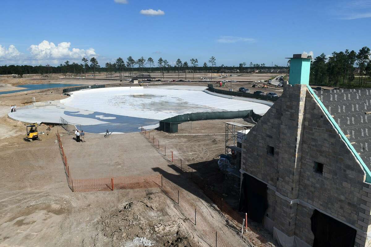 Video: Texas's first massive crystal lagoon starts filling with water