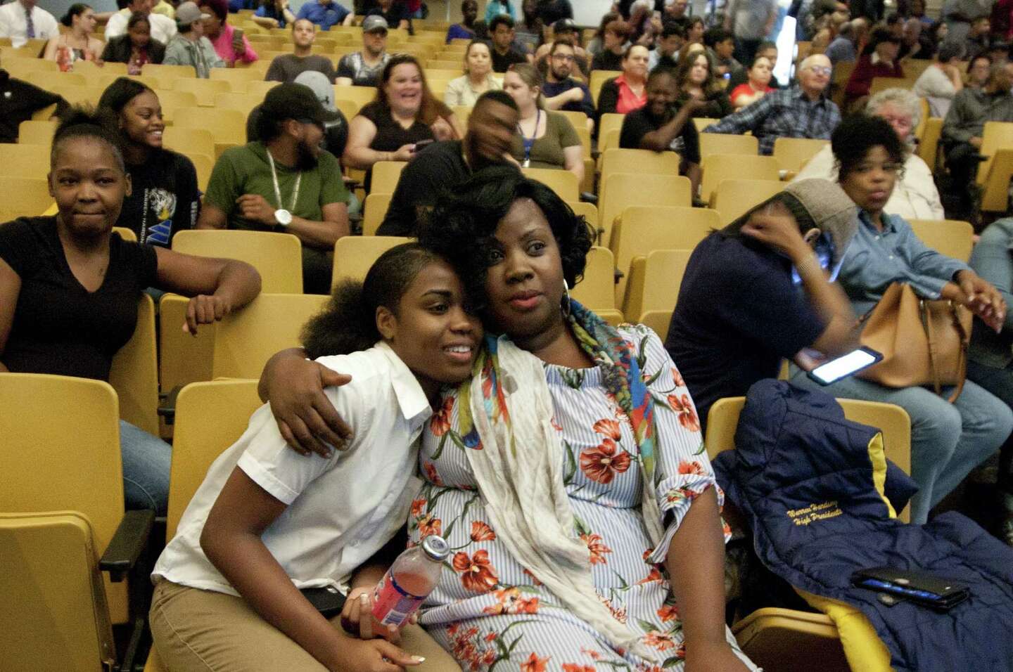 Harding alumni say goodbye to their old school