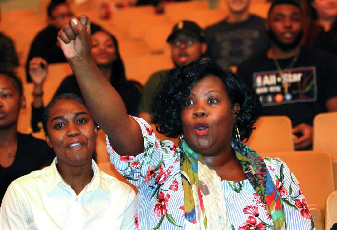 Harding alumni say goodbye to their old school
