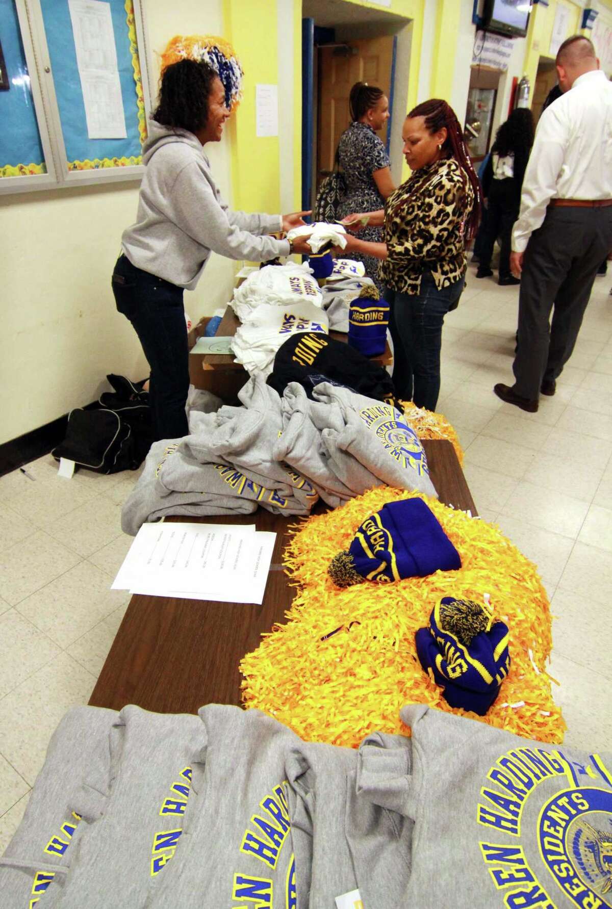 Harding alumni say goodbye to their old school
