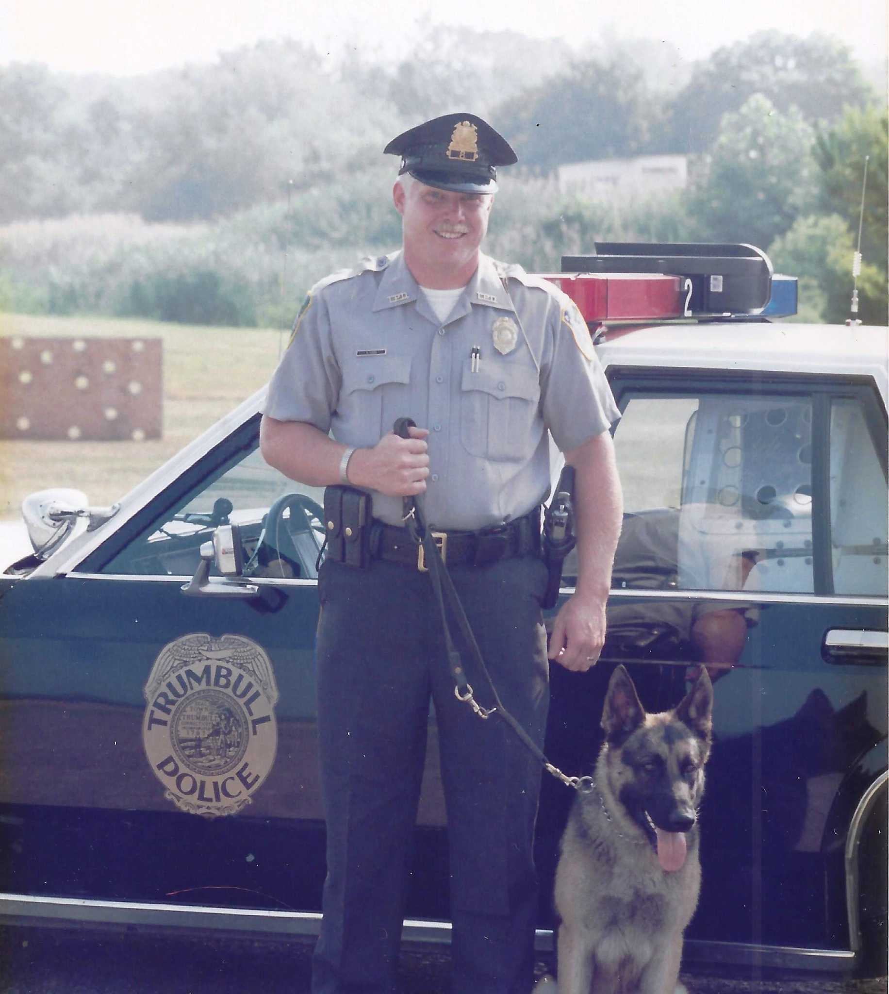 Trumbull cop dies after battle with cancer