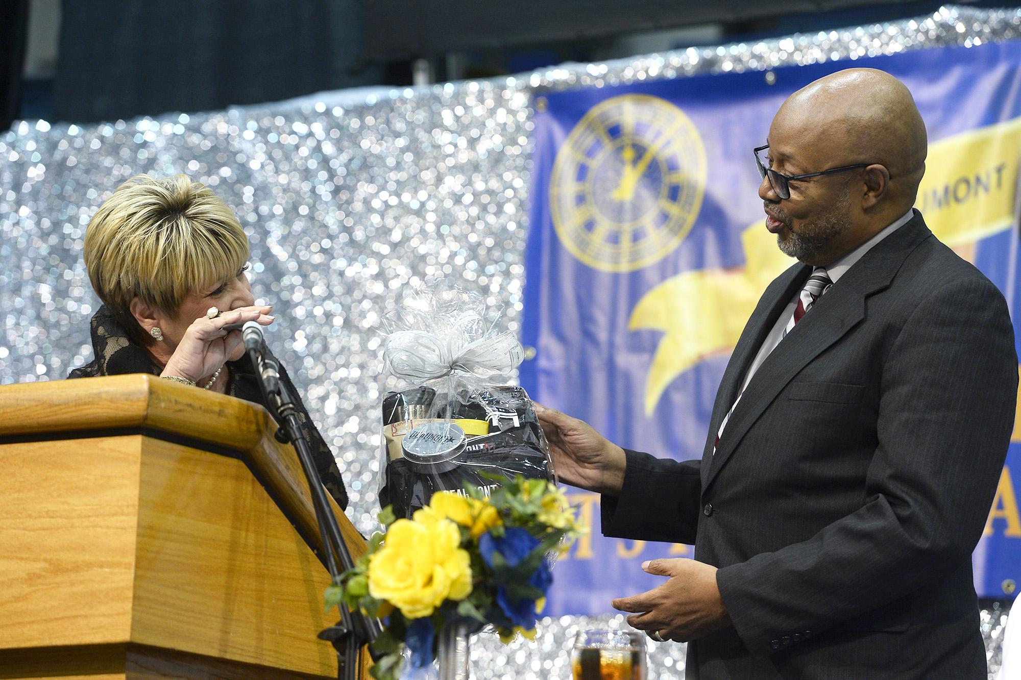 Leonard Pitts: Good night, everybody!