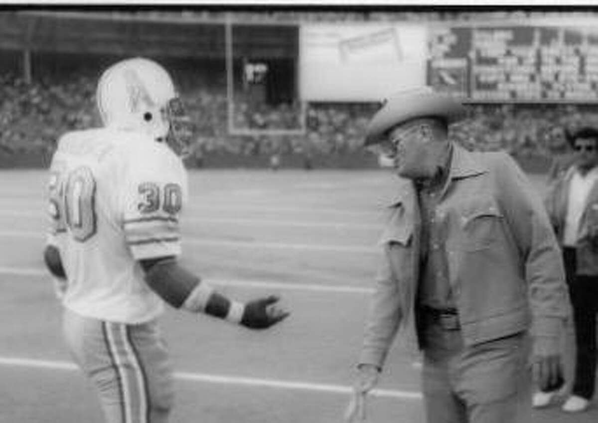 FOOTBALL: Fathers and Sons: Hardeman family experiences the game on and ...