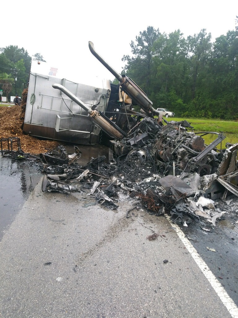 Multi-vehicle crash closes parts of TX 87 in Orange Co.