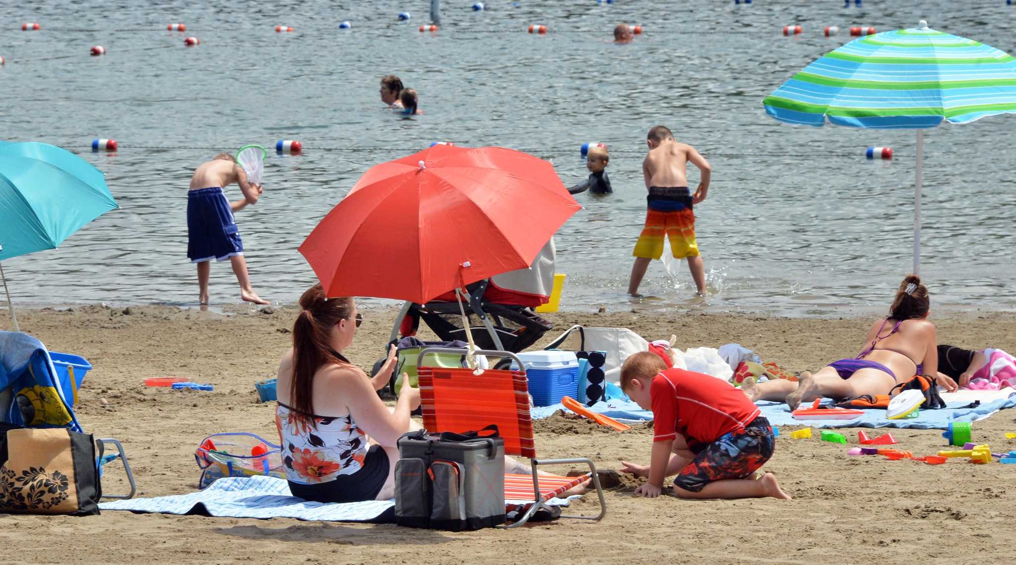 Algae blooms closes Moreau Lake swimming beach