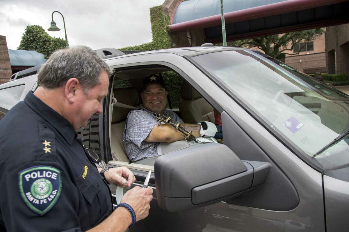 After 33 days, Santa Fe ISD Officer John Barnes heads home from the ...